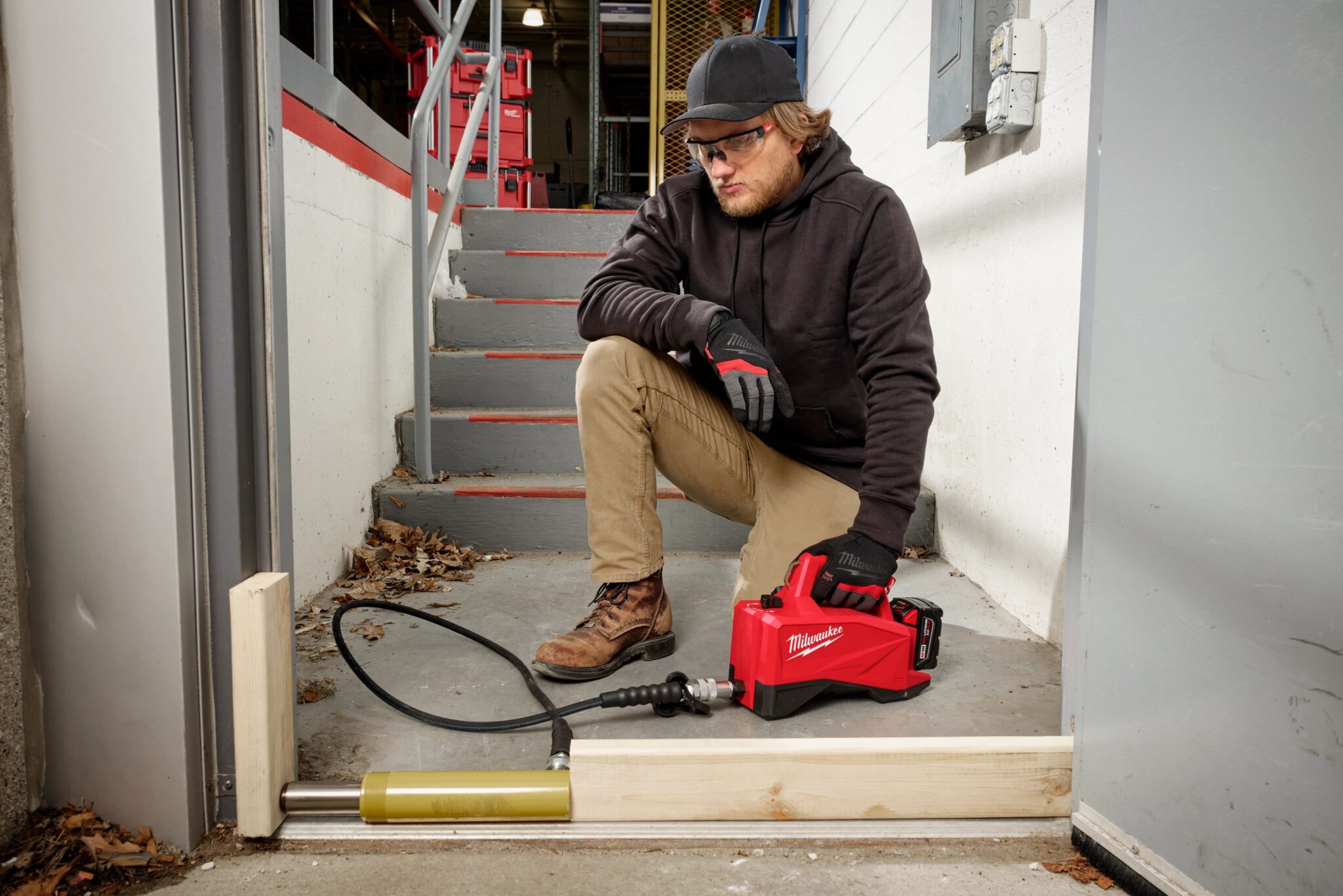 Milwaukee’s M18 Brushless Single Acting 60in3 10,000psi Hydraulic Pump ...