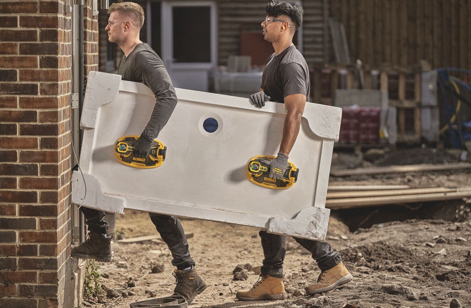 DeWalt’s New 20V MAX GRABO Lifter – Ohio Power Tool News