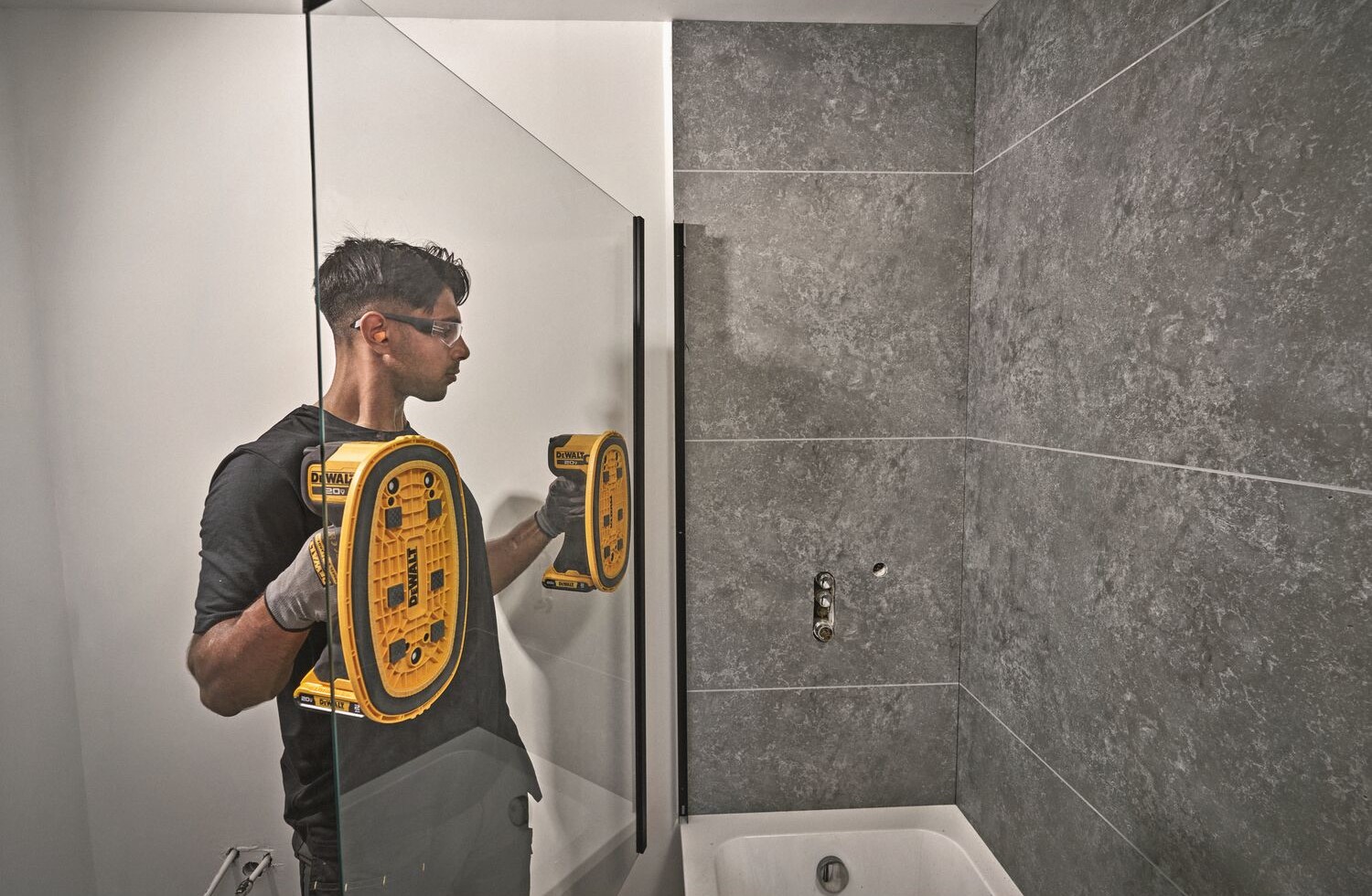 DeWalt’s New 20V MAX GRABO Lifter – Ohio Power Tool News