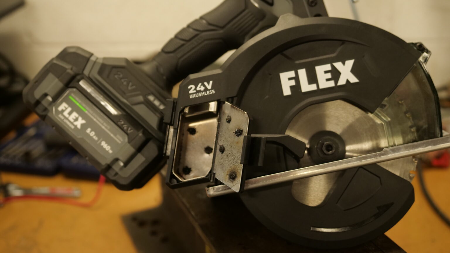 FLEX 24V 5-7/8″ Metal Cutting Circular Saw: Cordless Power for Clean ...